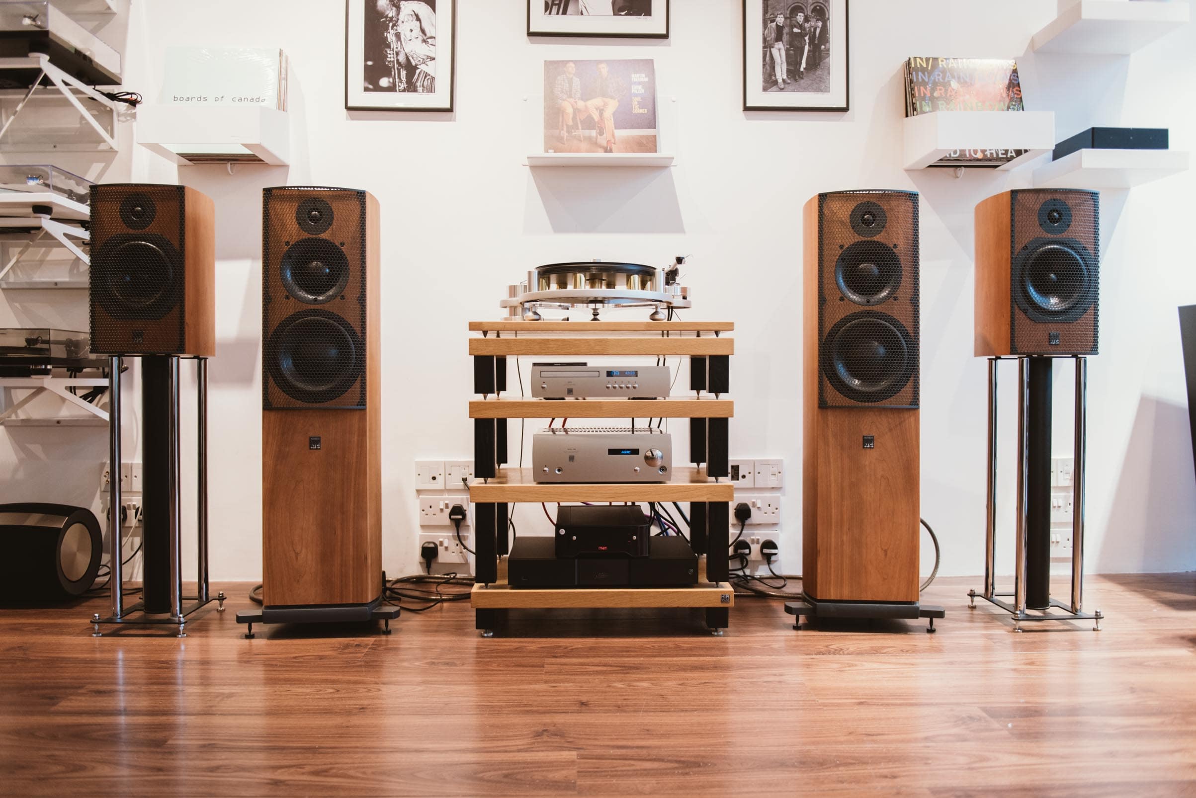 About Us - SGliveacoustics